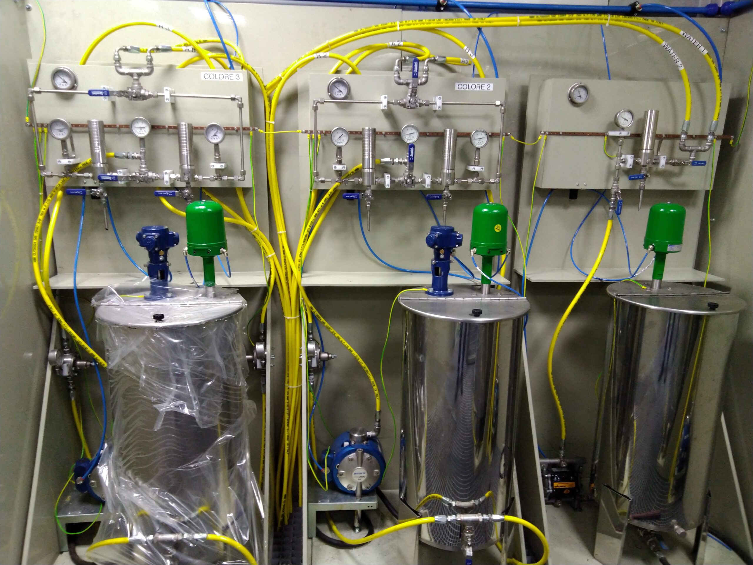 Two-components paint dosing and mixing machine - Trasmetal